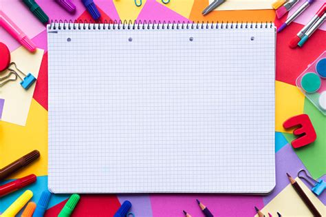 학교로 돌아갑니다 복사 공간이 있는 컬러 테이블의 학교 용 항목 0명에 대한 스톡 사진 및 기타 이미지 0명 교육 그림