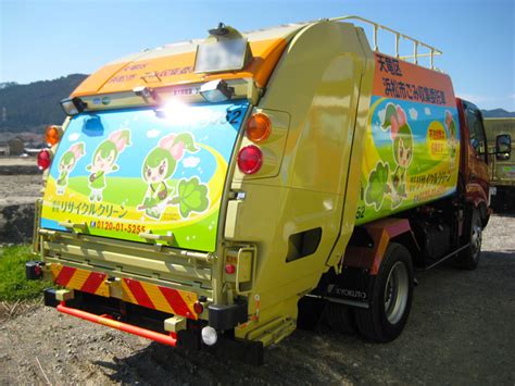 株式会社リサイクルクリーン様「パッカー車 ラッピング」 製作・施工事例 フィルムの企画・デザイン・加工・施工。デコラテックジャパン