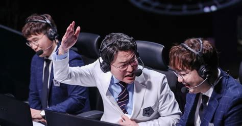포토 전용준 캐스터 오랜 라이벌이에요
