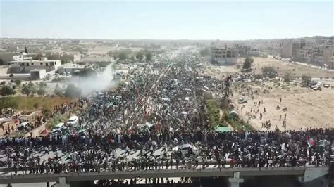 تصوير جوي لأكبر مظاهرة في مدينة معرةالنعمان بريف إدلب يوم الجمعة 14