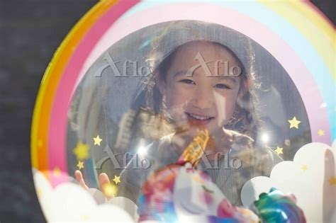 笑顔の日本人の女の子 [179273287]の写真素材 アフロ