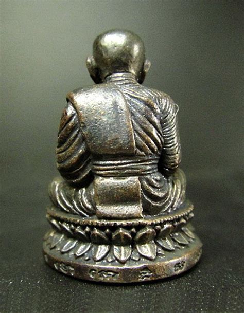 รูปหล่อหลวงปู่ทวดลอยองค์ พิมพ์ใหญ่ รุ่นสร้างพระตำหนัก ร ๙ ปากพนัง