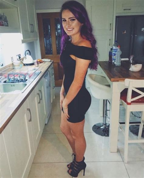 Tight Dress Porn Pic