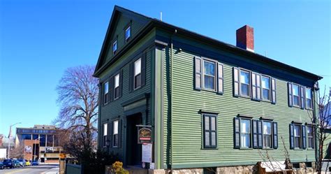 12 Destinations For Halloween Lovers On The East Coast