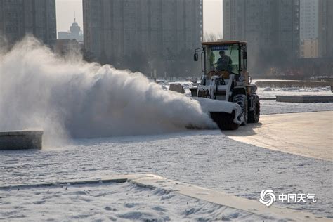 雪浪滚滚 吉林市北山风景区清雪场面壮观 天气图集 中国天气网