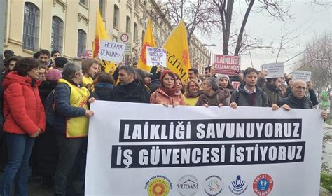 Akademisyen Zeliha Gizem Sayın Için Kadir Has Üniversitesi önünde Eylem