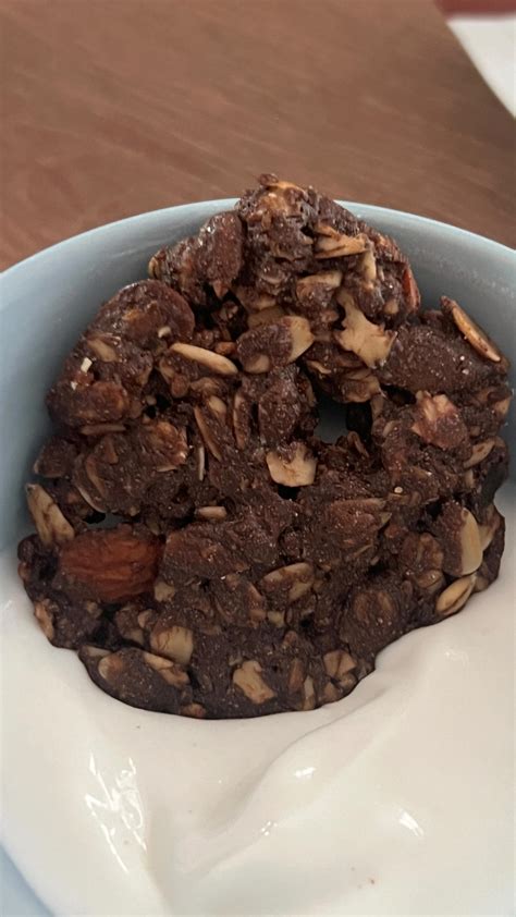 우우테이블 새우고수파스타 오늘은 바쁘니까🥲 빠르게 파스타 만들어 먹기 감바스 만들다가 면면수 넣고 굵은 크러쉬드 페퍼