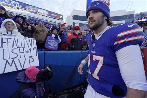 Viral Josh Allen Referee Interaction Wasn T What It Looked Like