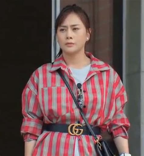 Cùng 1 kiểu phụ kiện nữ chính Sex And The City đẹp hết nước chấm Nam Hương Vị Tình Thân