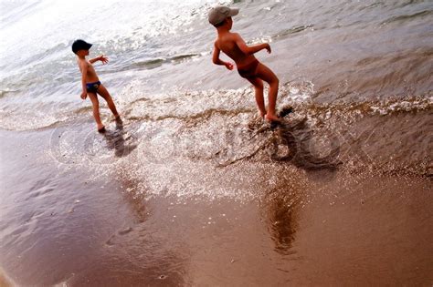 Kinder Am Strand Stock Bild Colourbox