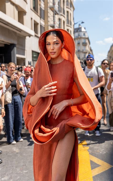 Photo Iris Mittenaere Arrivées au défilé de mode Haute Couture automne hiver