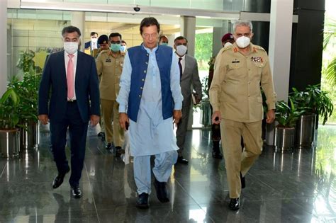Pm Imran Khan Met With Coas Qamar Bajwa And Dgisi Faiz Hamid At Inter