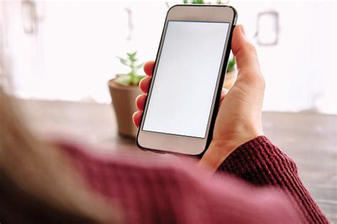 스마트 폰을 사용하는 여성 인간의 손과 스마트 폰 클로즈업 촬영 30 39세에 대한 스톡 사진 및 기타 이미지 30 39세 35 39세 Brand Name