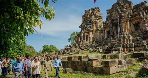 អភិបាលខេត្តបាត់ដំបងរៀបចំកែលំអរប្រាសាទឯកភ្នំដើម្បីទាក់ទាញភ្ញៀវទេសចរណ៍ជាតិ អន្តរជាតិ Leading