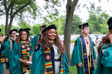 Coolidge Shares Message Of Self Acceptance At Washu Commencement The
