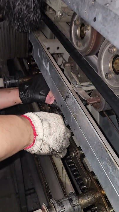 에스컬레이터 핸드레일을 움직여주는 롤러 Youtube