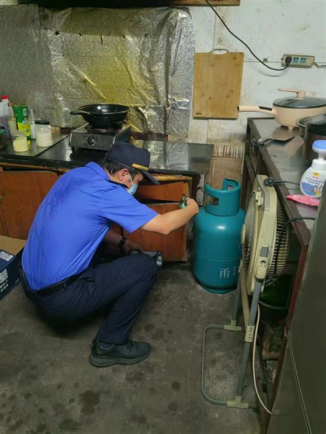 聚焦市民生活品质 开展“油烟扰民”专项执法整治