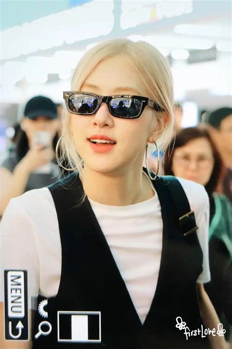 시크한데 귀여운 로제 출국사진 팬플러스 커뮤니티