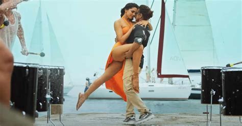 Pathaan Controversy Deepika Padukones Saffron Bikini Is An Insult To