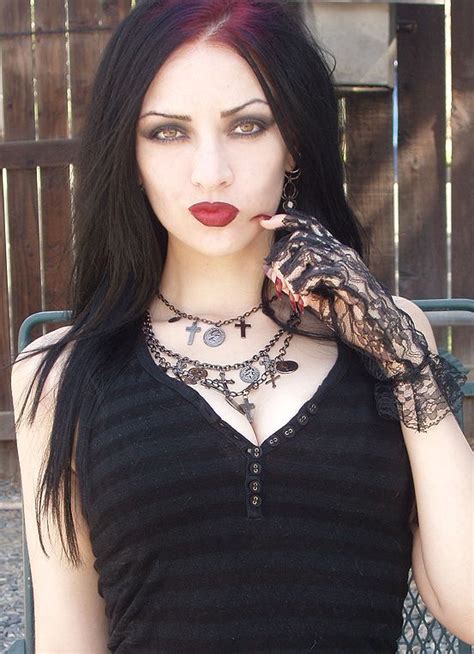 M Y Z A R E E Myzaree On Deviantart Goth Beauty Gothic Girls