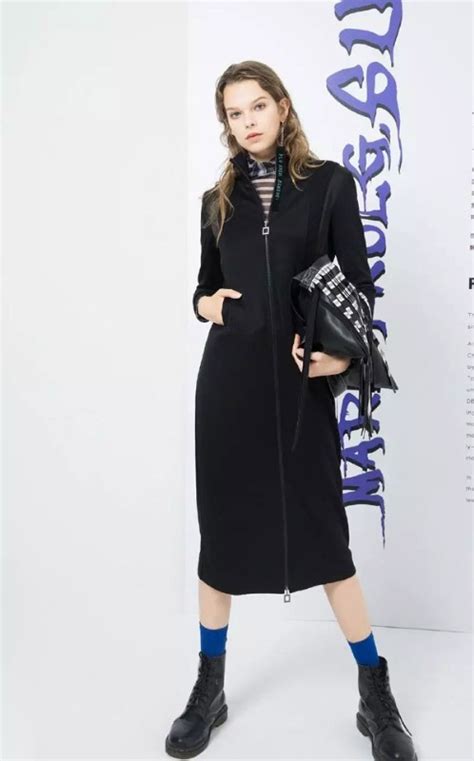 Marisfrolg SU玛丝菲尔素女装2020春季新款黑白造型UPdate 图库 资讯 时尚品牌网