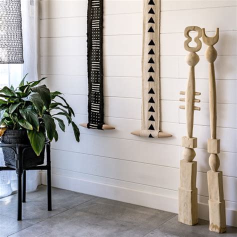 Styling Totem Stand