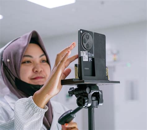 Penampakan Proses Produksi HP Layar Lipat OPPO Find N Made In