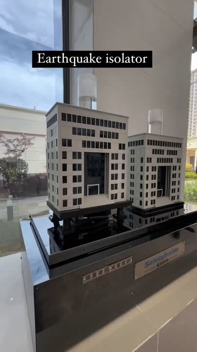 [video] Earthquake On Linkedin Effect Of Seismic Base Isolation 👇