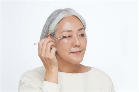 【シニアメイクのプロが解説】シニアが輝くアイメイク方法｜ステキなヒント｜egao