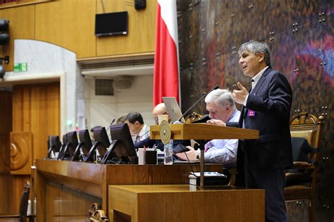 Día de las telecomunicaciones Gobierno Parlamento e industria debaten sobre el desarrollo de