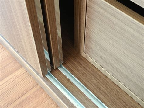 Choisir Le Bon Rail Pour Porte Coulissante De Placard