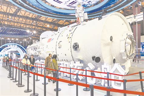 上海：中国载人航天工程成就展观众如潮 修水报