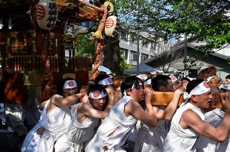 神奈川県小田原市 小田原北條五代祭りの最後尾は小田原流の神輿