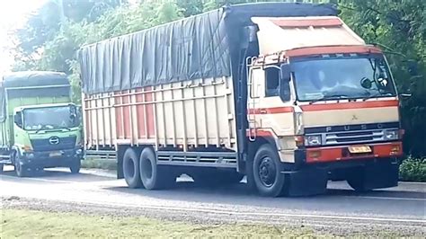 Mobil Truck Muatan Berat Melintasi Tingkungan Tajam Youtube