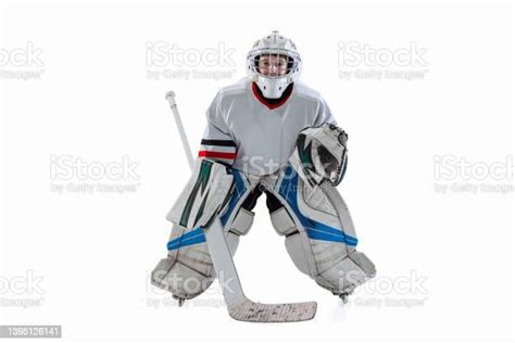 소년 하키 선수 골키퍼 훈련 흰색 스튜디오 배경에 고립 된 연주의 전체 길이 초상화 하키에 대한 스톡 사진 및 기타 이미지 하키 놀기 아이 Istock