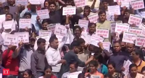 Bihar Btsc Aspirants Demonstrate In Patna Police Detain Protesters