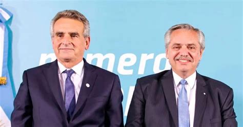 Alberto Fernández Toma Juramento A Agustín Rossi Como Nuevo Jefe De