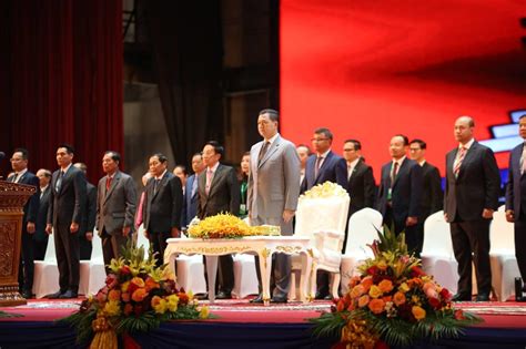 សម្តេចធិបតី ហ៊ុន ម៉ាណែត ចាត់ទុកការអប់រំបណ្ដុះបណ្ដាលរបស់គ្រូបង្រៀន និងការព្យាបាលរបស់គ្រូពេទ្យ