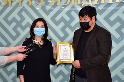 МУГЖ М Баярмагнай 10 мянган бээлий хандивлалаа