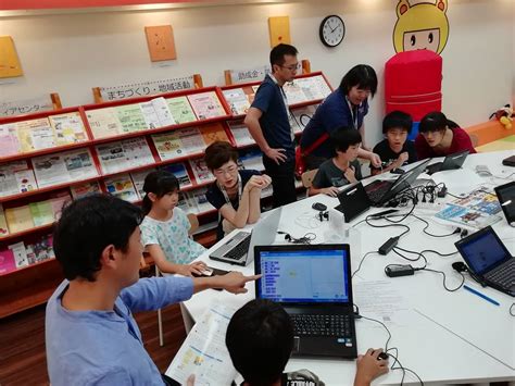 伊勢市ボランティアセンター 只今げんここるーむにて、コーダー道場伊勢さんによる「ゲーム制作体験」実施中。子どもたち facebook