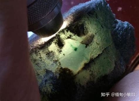 糯冰种翡翠切涨不容易，却可以靠手镯芯大涨一次！ 知乎