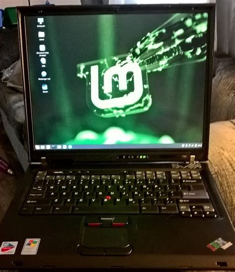 My New Thinkpad A T42 Running Linux Mint Windows Xp Freedos R Thinkpad