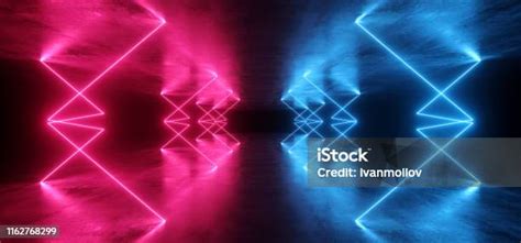 네온 조명 가상 공상 과학 Fi 미래 활기찬 보라색 파란색 빛나는 레이저 빔 모양 어두운 그런 지 콘크리트 터널 지하 홀 차고