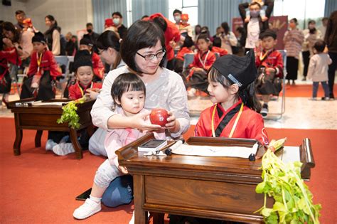 嘉邑城隍廟古禮抓週 黃敏惠祝福寶寶們快樂成長