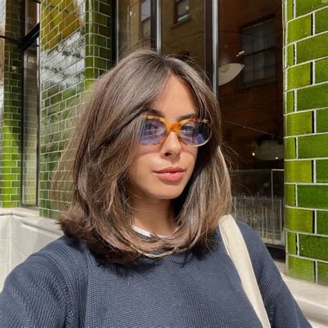 А потом на все тело мазалась кремом И так вкусно пахла Я пахла ванилином Я пахла цветами Я