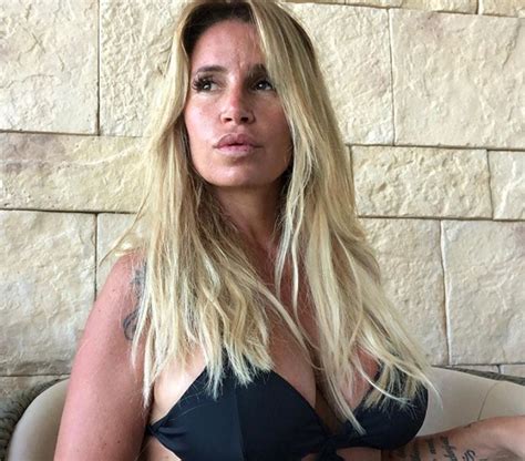 Flor Peña despertó los ratones con una foto completamente desnuda en la