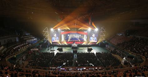 창원시 시민의 날 기념식4000여명 참석해 화합·결속 다져 창원시 시민의 날 기념식4000여명 참석해 화합·결속 다져