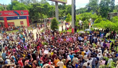 জঙ্গল সলিমপুরের বাসিন্দাদের ঢাকা চট্টগ্রাম মহাসড়ক অবরোধ যোগাযোগ বন্ধ
