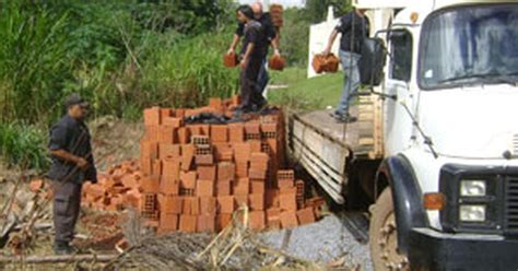 G1 Gdf Derruba 37 Casas E Apreende 27 Mil Tijolos Em Ocupações