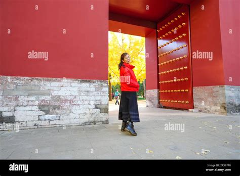 Beijing China November 4 2022 The Lady In Red At The Temple Of
